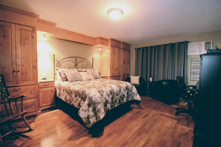 A True Ski In/out Condo With Shared Hottub - Kimberley, BC, Canada
