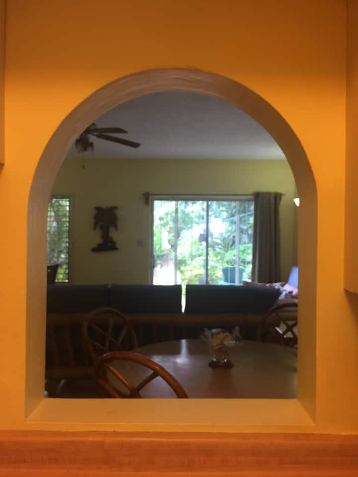 Otherside Villa With 2 Bedrooms, Steps To The Sea - Negril