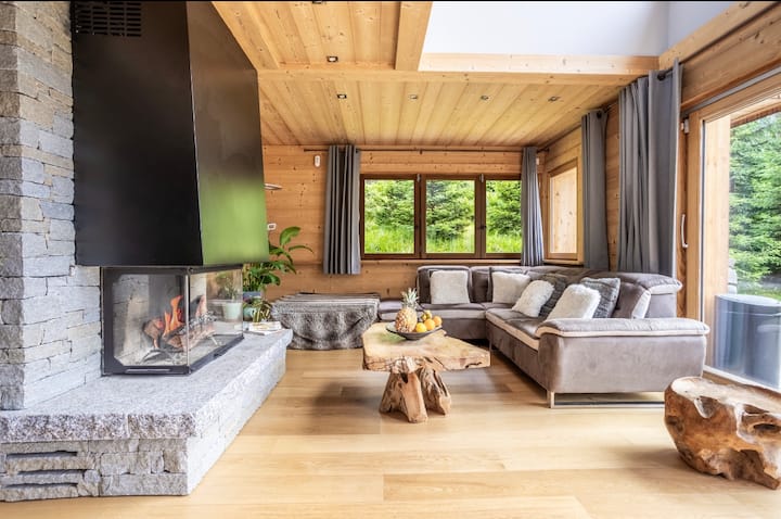 Large Central Chamonix Chalet With Hot Tub - Chamonix-Mont-Blanc
