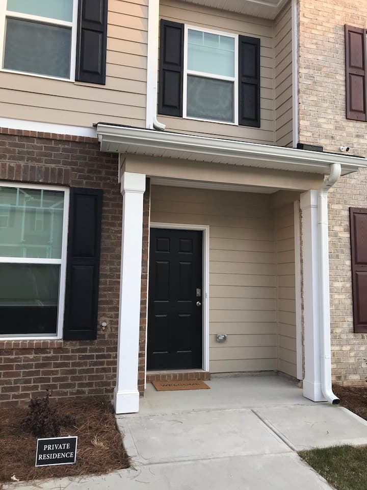 Your Home Away From Home In The Center Of It All 💕 - Union City, GA