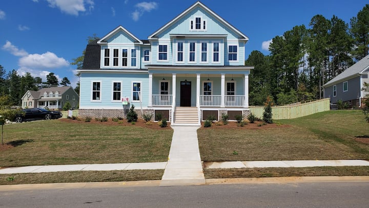 Spacious 6 Bedroom On Golf Course (Masters Rental) - Augusta, GA