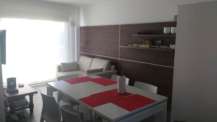 Departamento Con Excelente Ubicación Y Amueblado. - Rosario