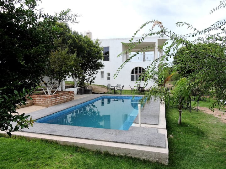 Casa De Campo Con Jardines Y Alberca. - Durango