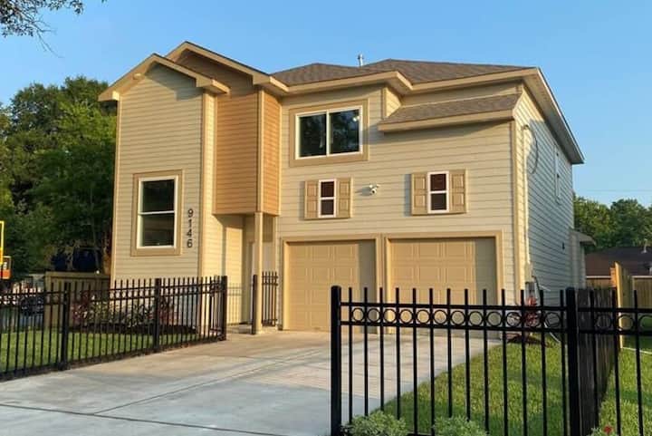 Just A Few Minutes From Houston Hobby Airport - Houston, TX