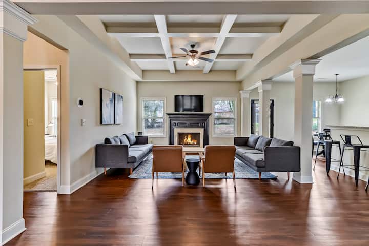 5br/3ba, Sleeps 12! Media Room! - Duluth, GA