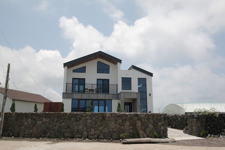 귀덕해안도로변 바다를 품은 Jeju-moře - 제주모레 - Jeju-si