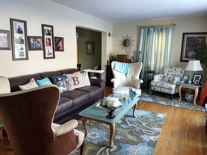 1 Quiet & Convenient Room Near Amfam Field & City - Milwaukee, WI