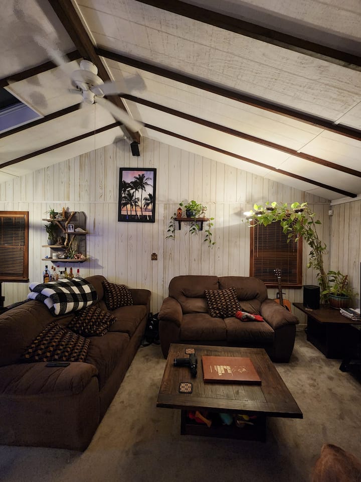 Outdoorsy Cottage, Pet Friendly, Hot Tub & Firepit - Bethany Beach, DE