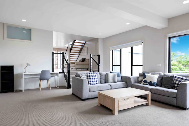 Ocean Escape- 5 Bedroom, 3 Bath- Sleeps 11, Beach - Ocean Grove