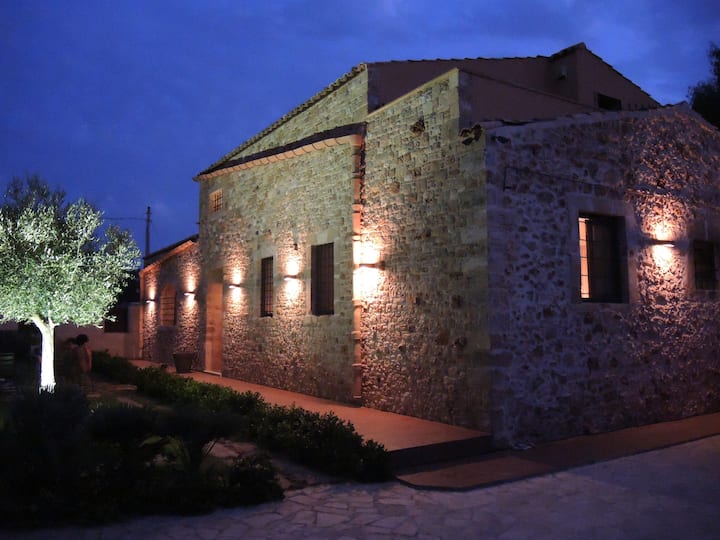 The Old Barn - Vendicari - Noto - Marzamemi