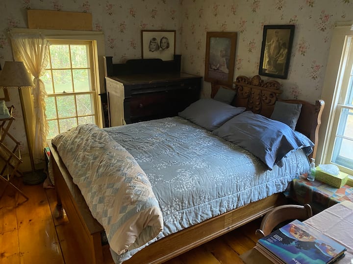 Gwen's Home Rose Room With Private Bath - Ithaca, NY