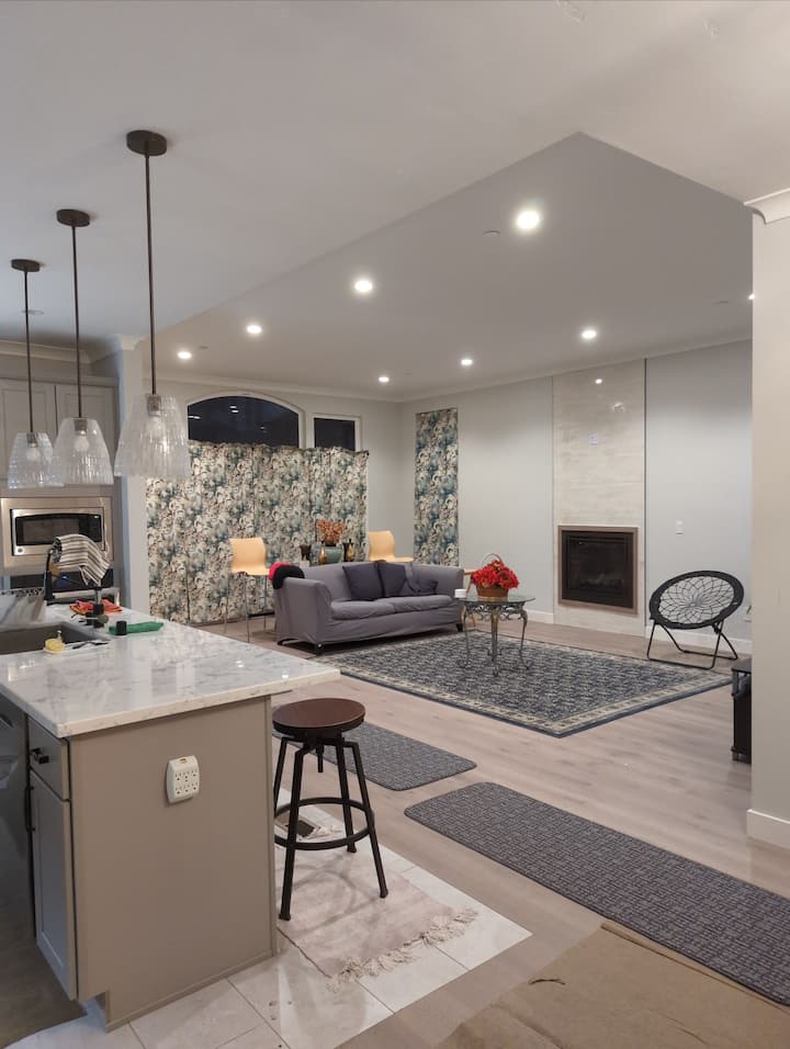 A Quiet Bedroom In A Tranquil Neighborhood - Santa Clara, CA