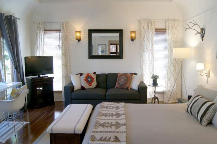 Silver Lake Hilltop Hideaway - Los Angeles, CA