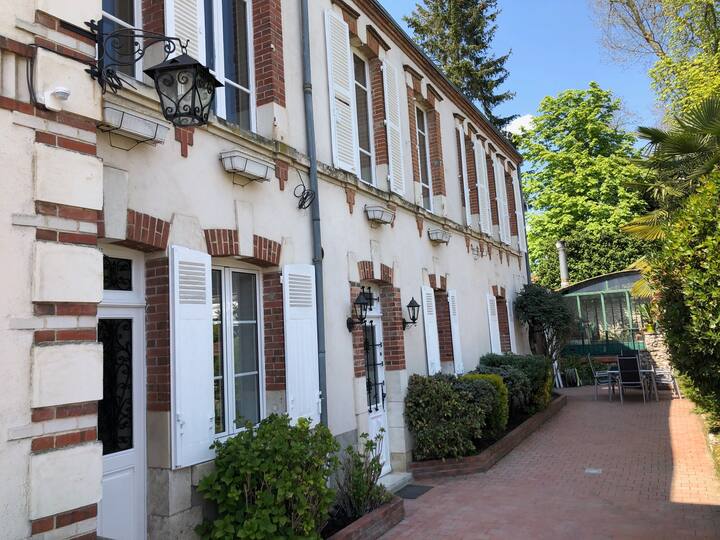 Bourgeois House Overlooking The Loire - Vallée de la Loire