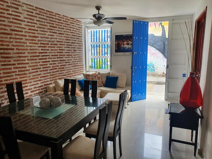 Cómoda Habitación Con Balcón En Casa Evelyn - Cartagena
