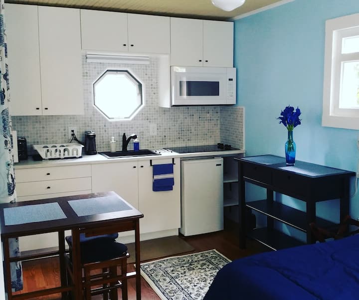 Quiet Riverside Tiny House * Deck * Free Laundry - Jacksonville, FL