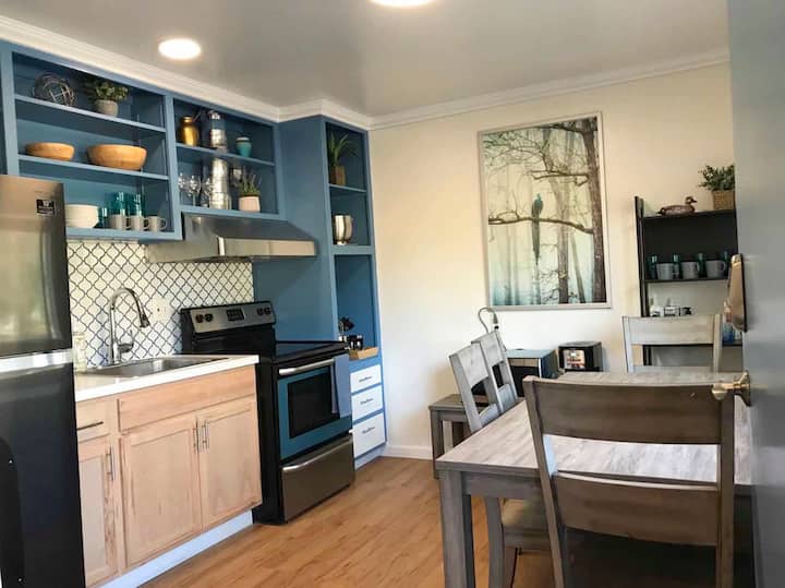 Newly Renovated 2 Bedroom Private Apartment Unit 2 - Oakland, CA
