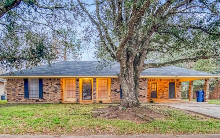 The Ellis House.  In Quiet Neighborhood! - Alexandria, LA