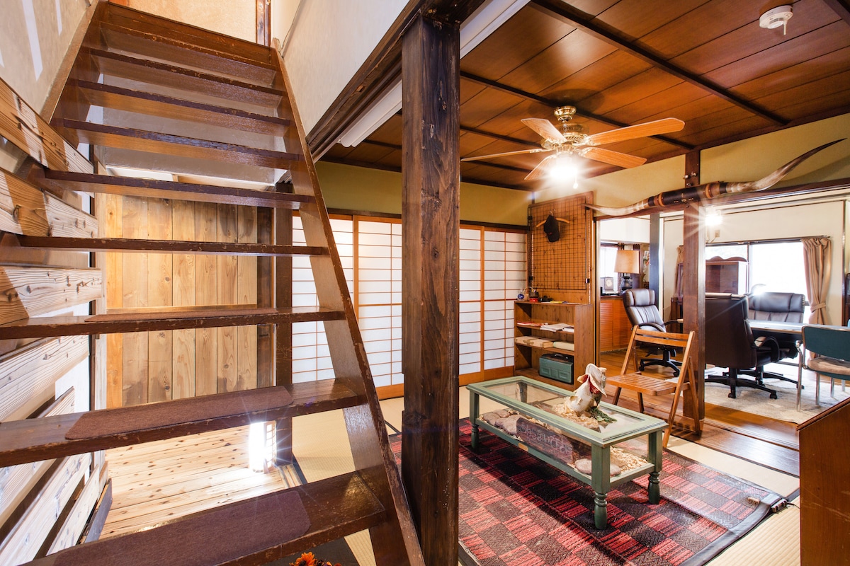 Build 50 years old house Entire all house w/garden - Huts for Rent in ...
