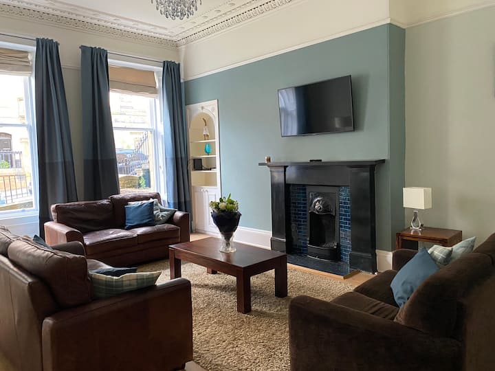 Stunning West-end Flat With Period Features - Glasgow