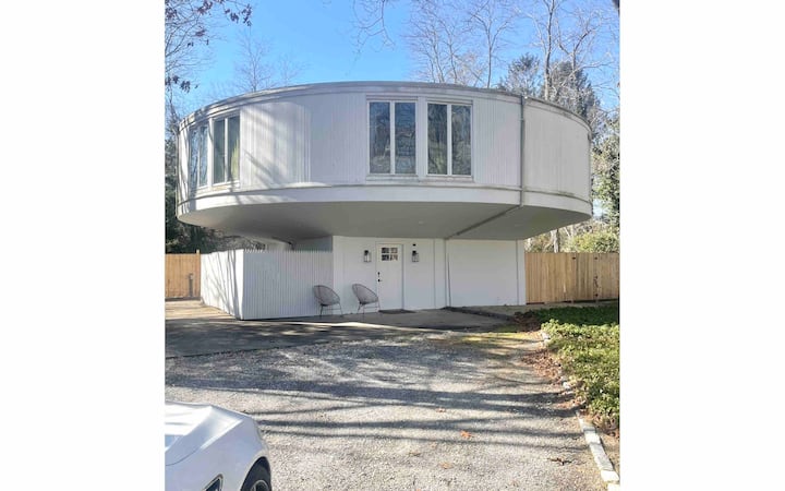 Rare Round Home In E.h - Salt Water Pool & Hot Tub - East Hampton