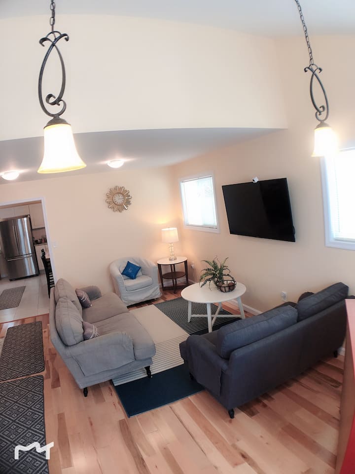 Deluxe Master Bedroom, King Bed & Private Bath - Arlington, VA