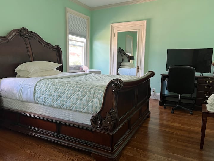 1 Everett Room 1. - Lynn