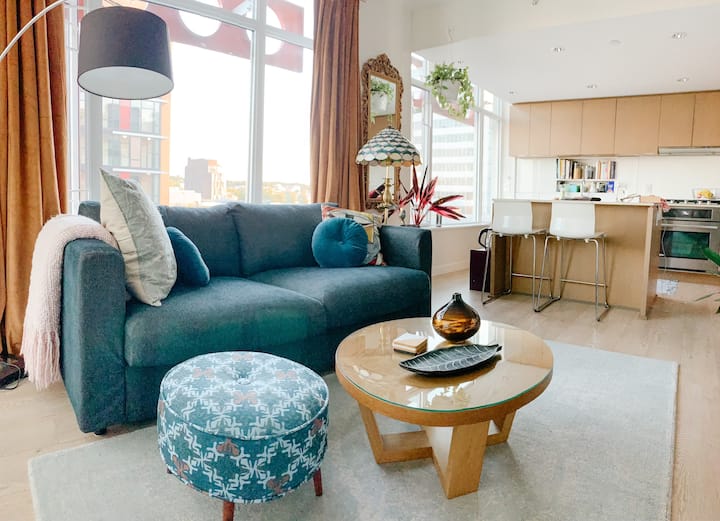 Bright Corner Suite • Walk Everywhere • Downtown - Vancouver