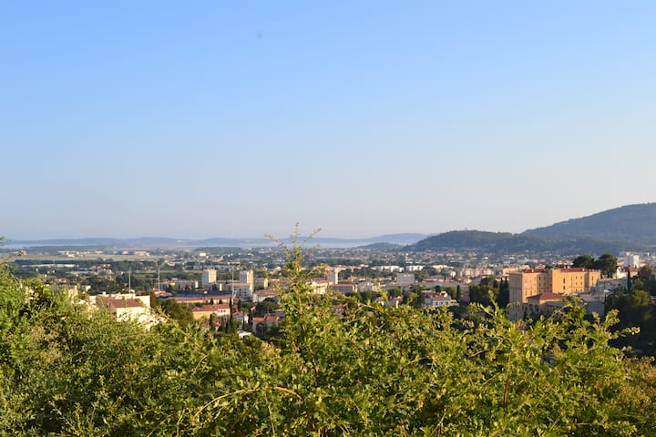 Appartement Lumineux Sur Les Collines De Hyères - La Crau