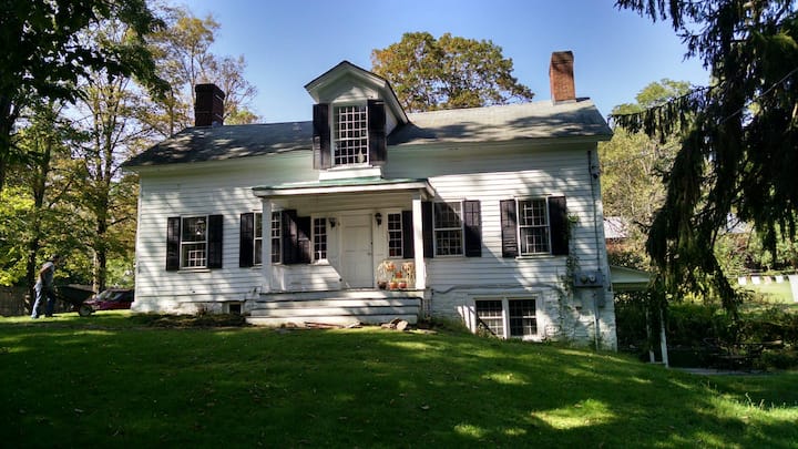 Lovely Rhinebeck Village Apartment - Kingston, NY