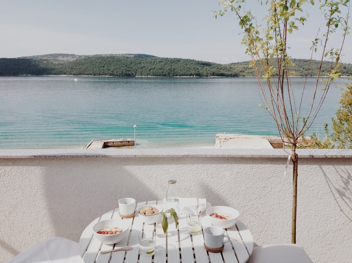 Cozy Seaside Escape By The Beach - Šibenik
