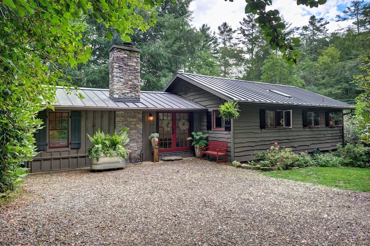 * Alquiler Nuevo * - Broadleaf Cottage En Mirror Lake Area Of Highlands - Highlands, NC