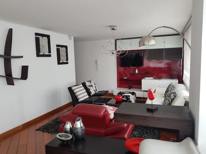 Moderno Departamento/excelente Ubicación - Quito