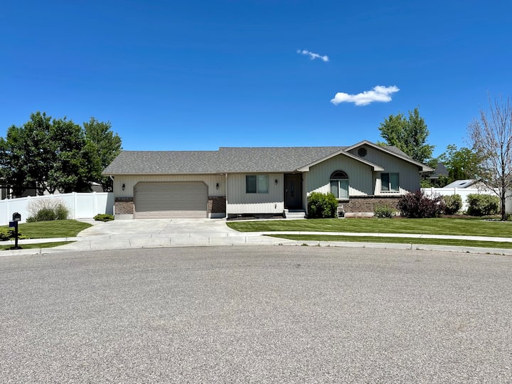 Entire Residential Home, Close To Medical Centers - Idaho Falls, ID