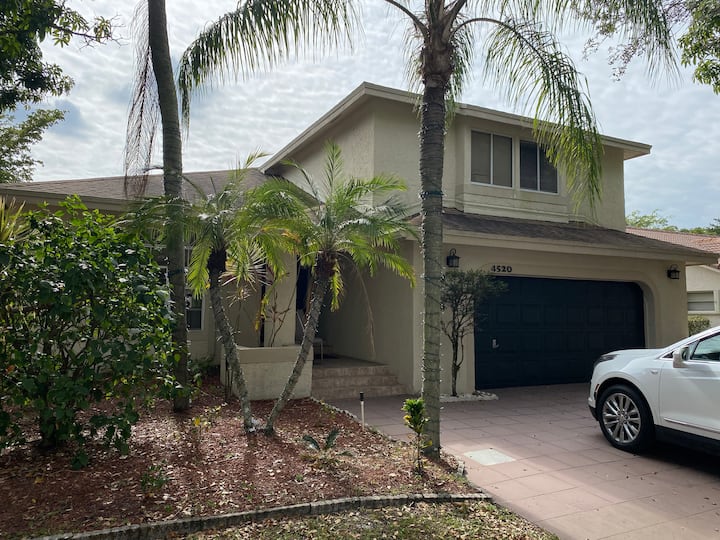 Big And Comfy - Coconut Creek, FL