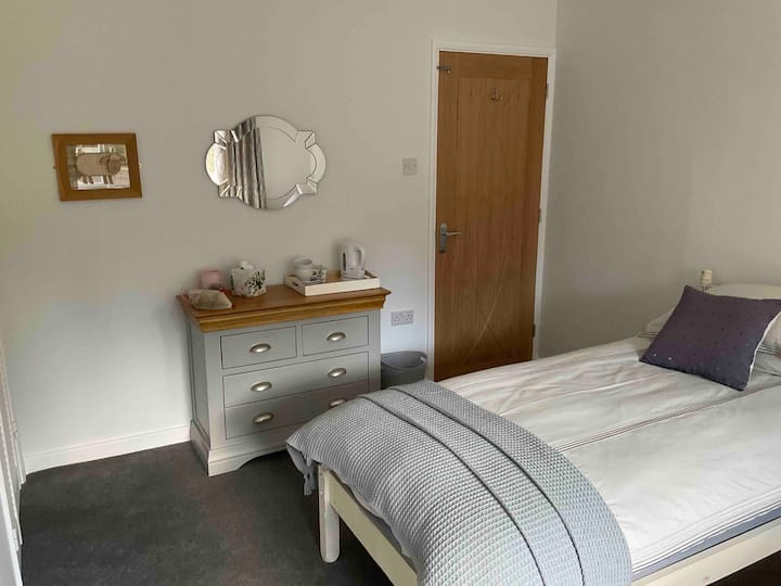 Twin Room Close To Racecourse - Tewkesbury