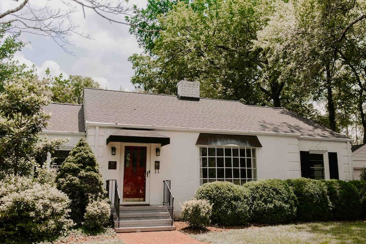 Mid-century Charmer In Old Irving Park - Greensboro, NC