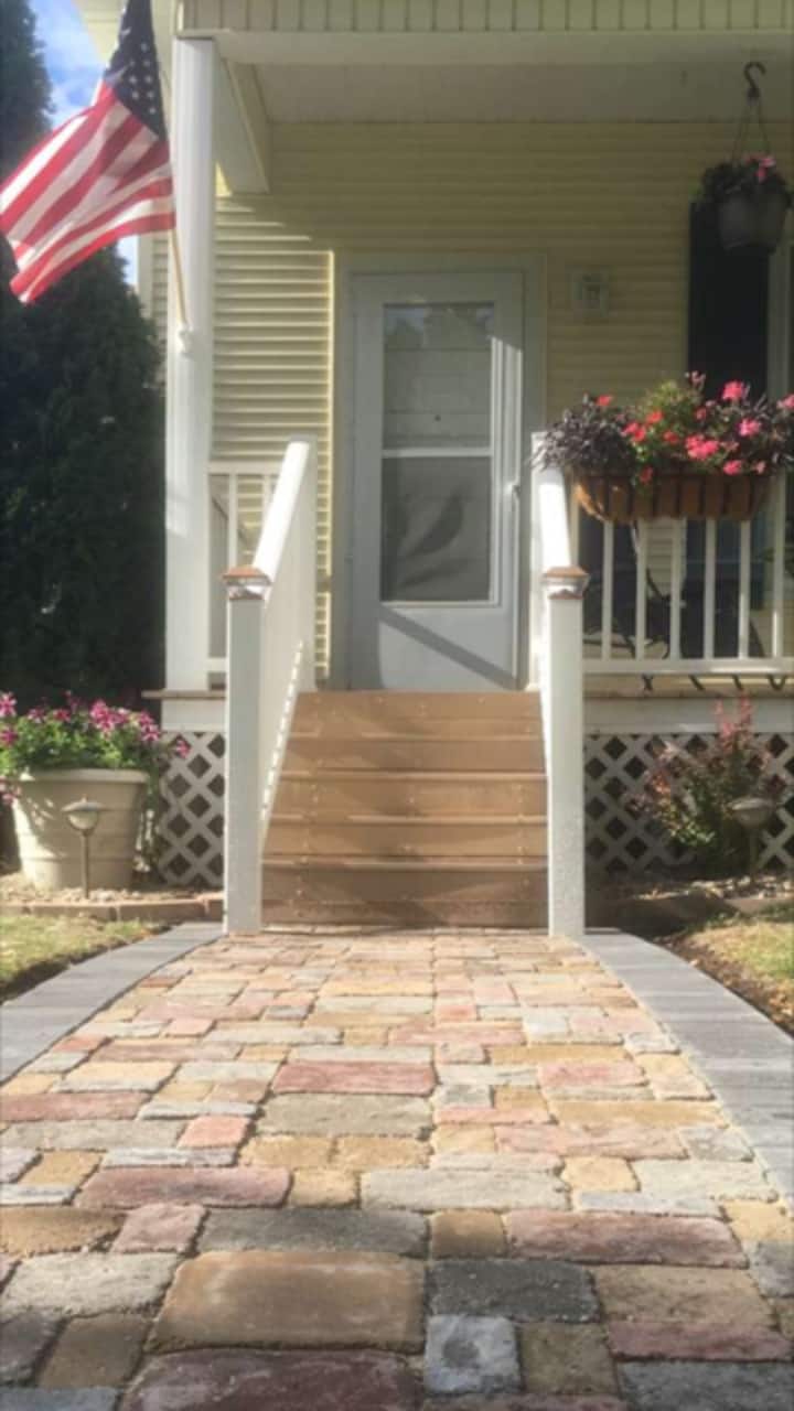 Cozy, Charming Apartment Close To The Action - Fargo, ND