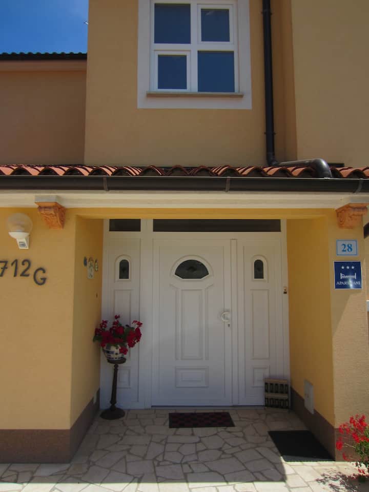 Apartments Mara Liznjan, App. 1 - Ližnjan