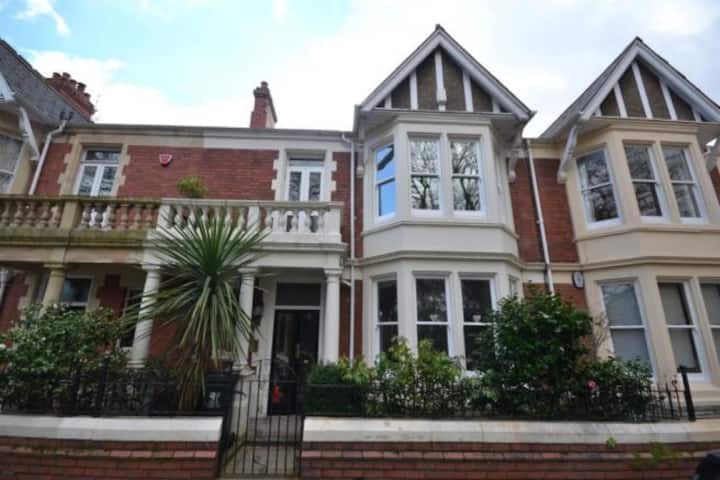 5 Bed Period Property Close To City Centre - Cardiff