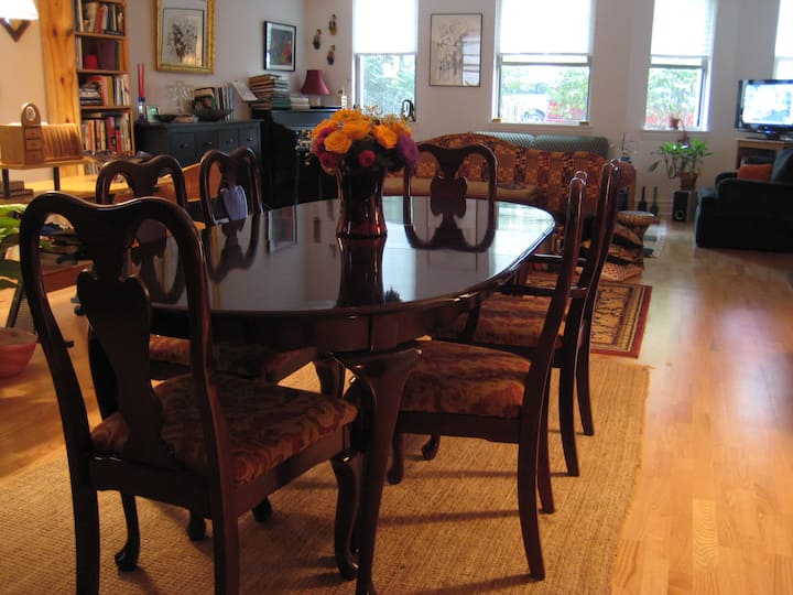 Bedrm/bath - Swanky Northside Condo - Chicago, IL