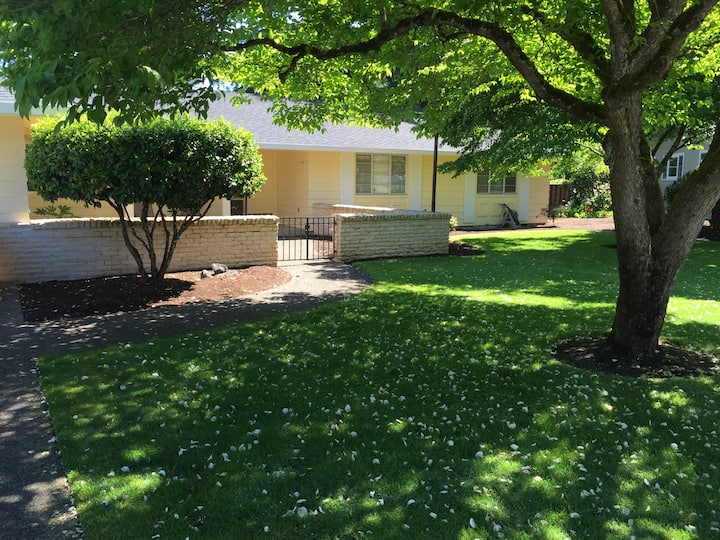 Walking Distance To Autzen - Close To Everything - Eugene, OR