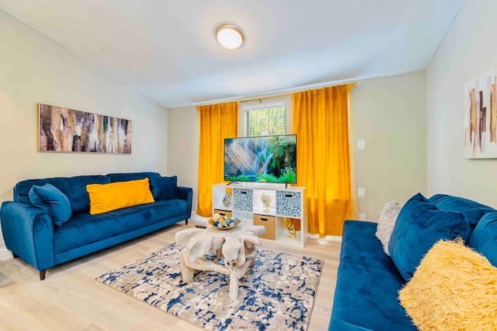 Walk To The Beach From A 3br Oasis - Pompano Beach, FL