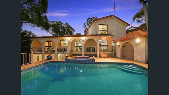 Mediterranean House - Pool, Trampoline &Monkey Bar - Mosman
