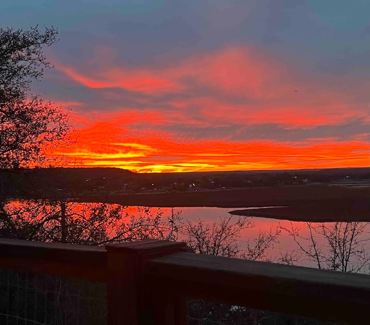 Lakefront Sunset Cabin- Water Access & Activities! - Lake Brownwood, TX