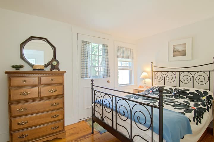 Quaint 2 Br Weekly Rental - Cape Cod, MA