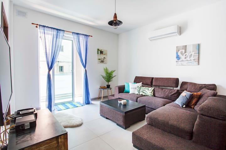 Trendy St. Julians Apartment Close To The Sea - Malta
