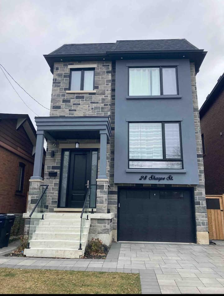 Stylish New 4-bedroom Home – Bright& Spacious - Toronto
