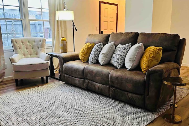 Prairie View Townhome - Lawrence, KS