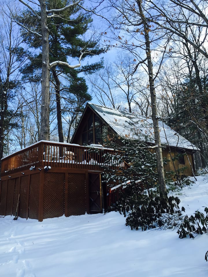 Moss Hill ~ Cozy Cabin W/hot Tub & Fast Wi-fi! - West Virginia